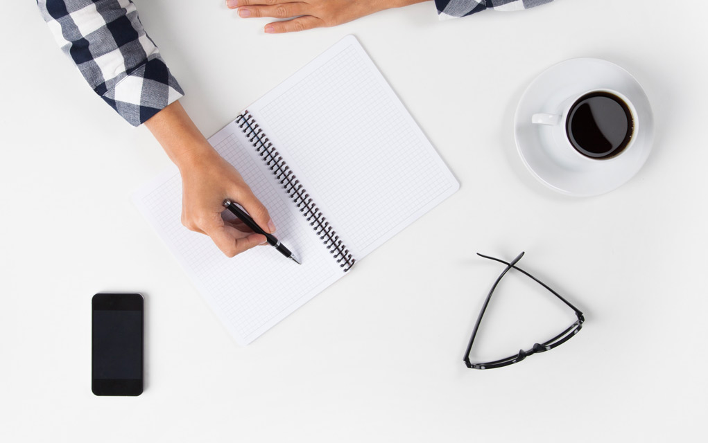 3 Strategies to Reduce Mental Clutter | Happier Daily 3 Strategies to Reduce Mental Clutter | Happier Daily